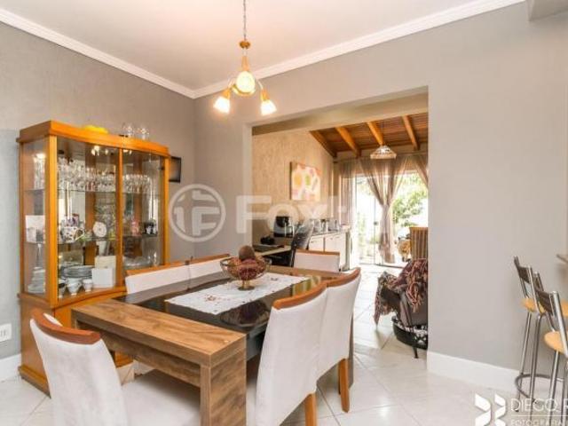 Casa em Condomínio, 3 dormitórios, 136.75 m², em Cavalhada