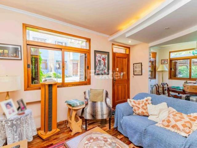 Casa em Condomínio, 3 dormitórios, 142.7 m², em Cavalhada