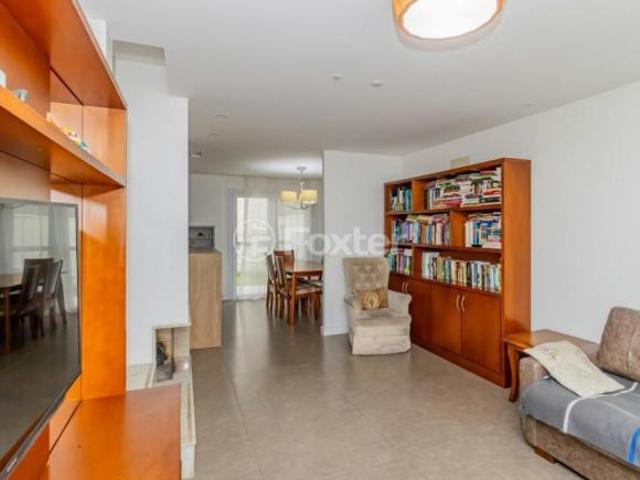 Casa em Condomínio, 3 dormitórios, 155.78 m², em Vila Nova