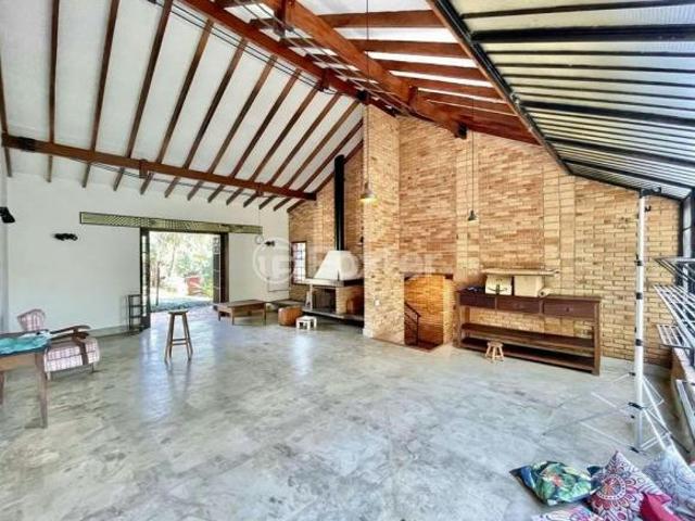 Casa em Condomínio, 3 dormitórios, 1642.5 m², em Vila Diva