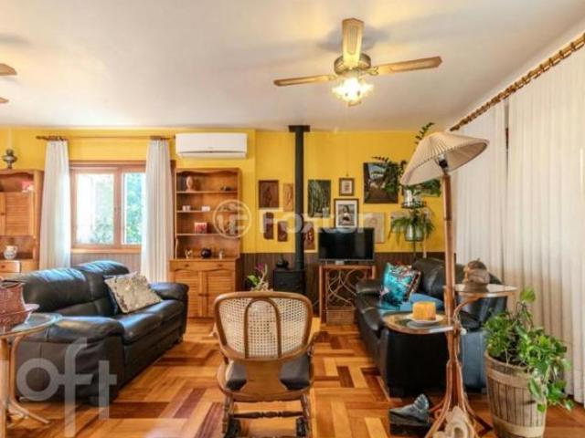 Casa em Condomínio, 3 dormitórios, 169 m², em Lomba do Pinheiro
