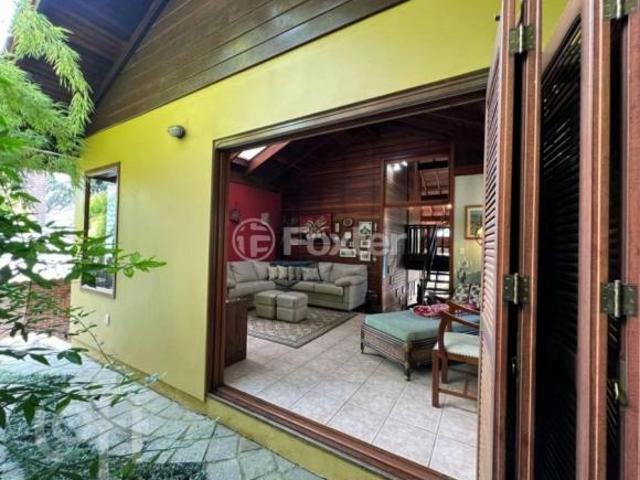 Casa em Condomínio, 3 dormitórios, 180 m², em Santa Terezinha