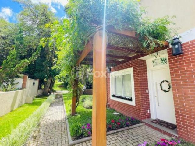 Casa em Condomínio, 3 dormitórios, 192 m², em Parque das Hortensias