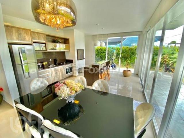 Casa em Condomínio, 3 dormitórios, 196.42 m², em Zona Nova