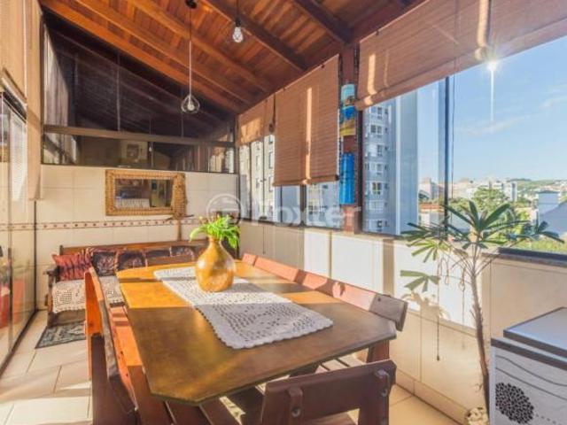 Casa em Condomínio, 3 dormitórios, 196 m², em Cristal