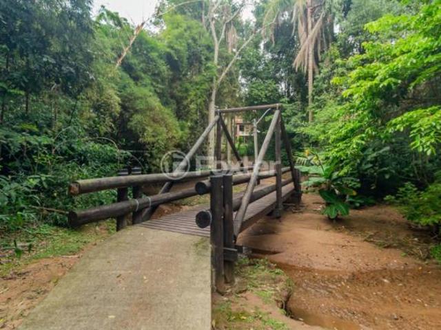 Casa em Condomínio, 3 dormitórios, 198 m², em São Lucas