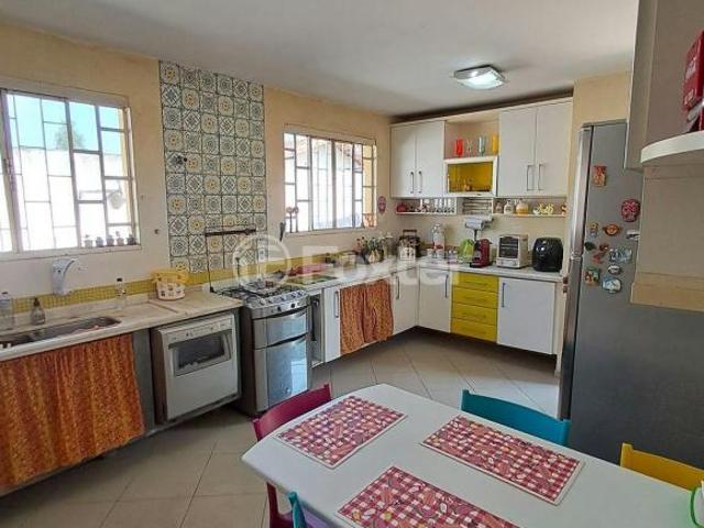 Casa em Condomínio, 3 dormitórios, 199.71 m², em Chácara Represinha