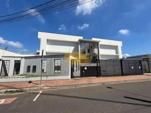 Casa em Condomínio, 3 dormitórios 1 suíte com ar, 2 salas + ar, 4 vagas, próximo ao centro de Rio