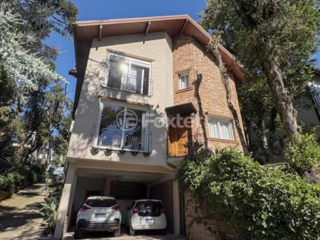 Casa em Condomínio, 3 dormitórios, 200 m², em Centro