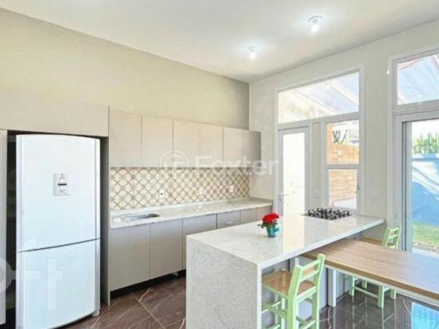 Casa em Condomínio, 3 dormitórios, 200 m², em Hípica