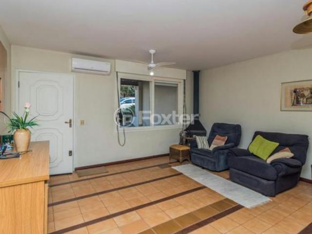 Casa em Condomínio, 3 dormitórios, 200 m², em Santo Antônio