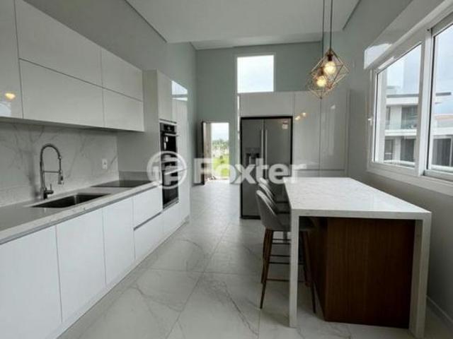 Casa em Condomínio, 3 dormitórios, 200 m², em Sanga Funda