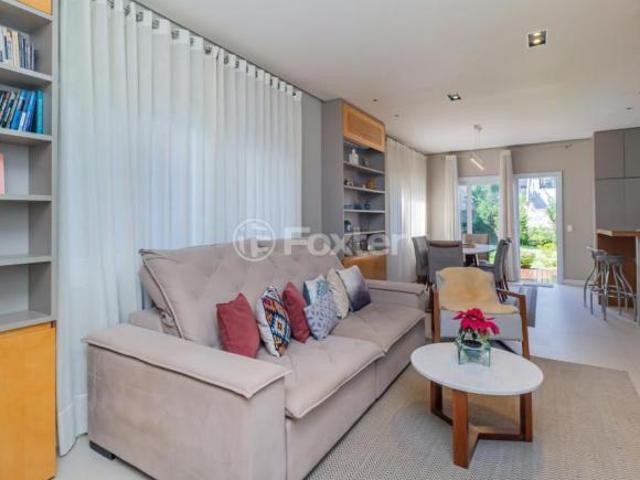 Casa em Condomínio, 3 dormitórios, 205 m², em Querência