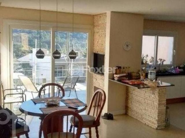 Casa em Condomínio, 3 dormitórios, 206.07 m², em Vila Nova