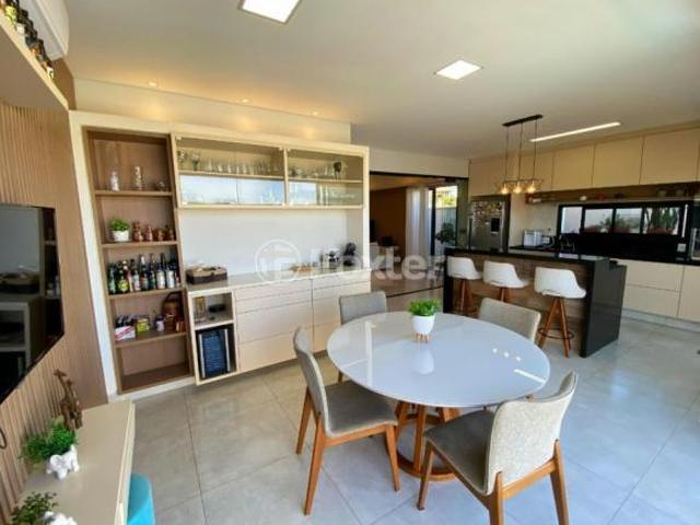 Casa em Condomínio, 3 dormitórios, 207 m², em Vila do Golf