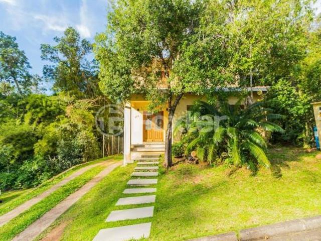 Casa em Condomínio, 3 dormitórios, 207 m², em Querência