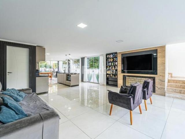 Casa em Condomínio, 3 dormitórios, 210.56 m², em Hípica
