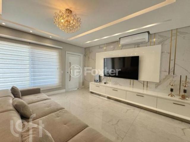 Casa em Condomínio, 3 dormitórios, 214 m², em São José