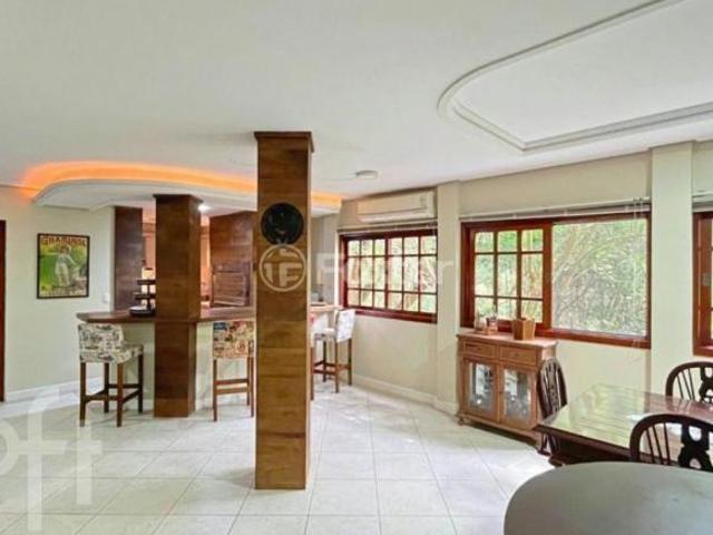 Casa em Condomínio, 3 dormitórios, 215 m², em Santa Tereza