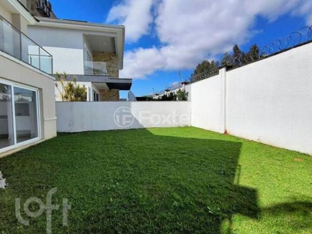 Casa em Condomínio, 3 dormitórios, 219.02 m², em Centro