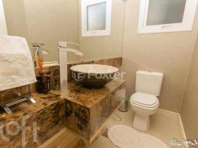 Casa em Condomínio, 3 dormitórios, 220 m², em São José