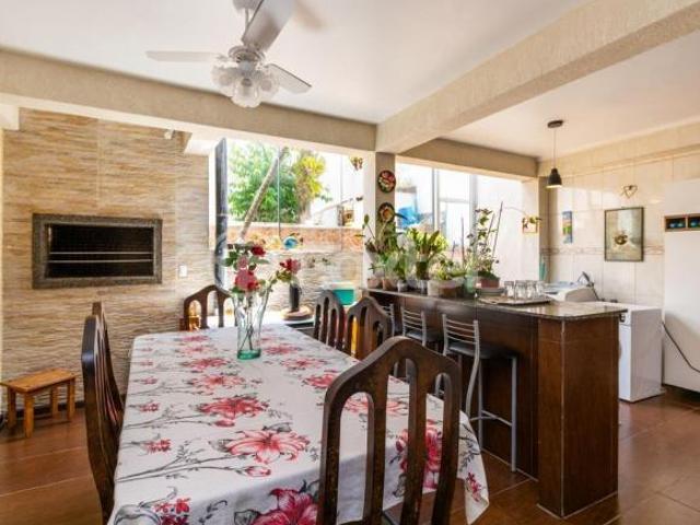 Casa em Condomínio, 3 dormitórios, 220 m², em Santo Antônio
