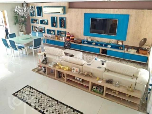 Casa em Condomínio, 3 dormitórios, 222 m², em Sarandi