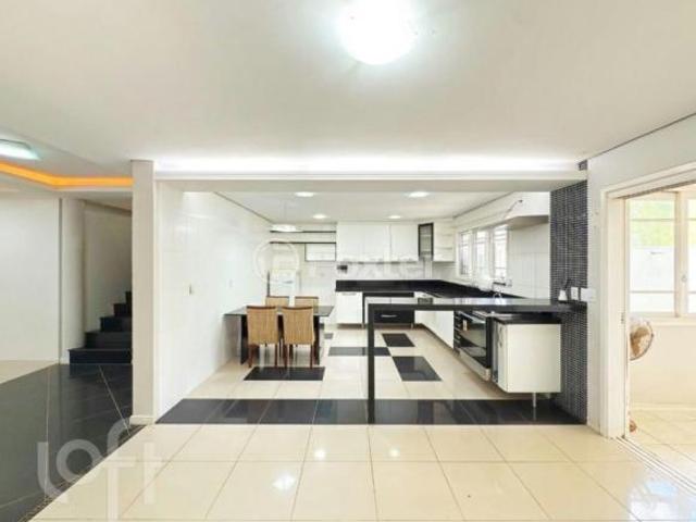 Casa em Condomínio, 3 dormitórios, 223.8 m², em Sarandi