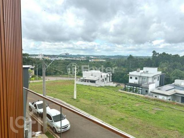Casa em Condomínio, 3 dormitórios, 224.7 m², em Centro
