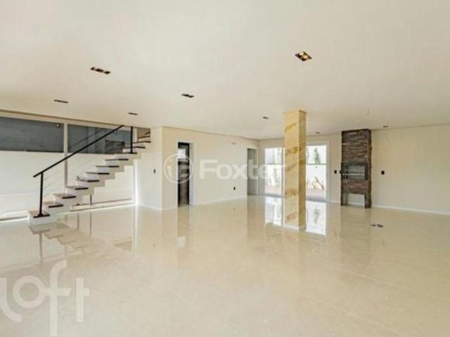 Casa em Condomínio, 3 dormitórios, 225 m², em Centro