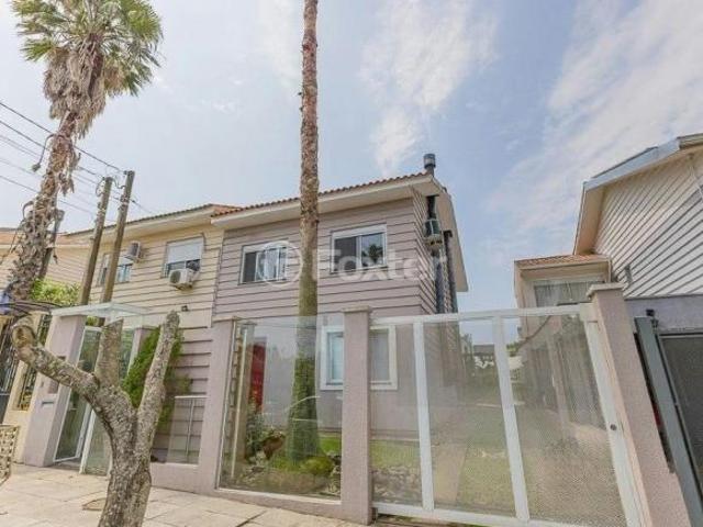 Casa em Condomínio, 3 dormitórios, 225 m², em Lomba do Pinheiro