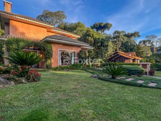Casa em Condomínio, 3 dormitórios, 227 m², em Floresta