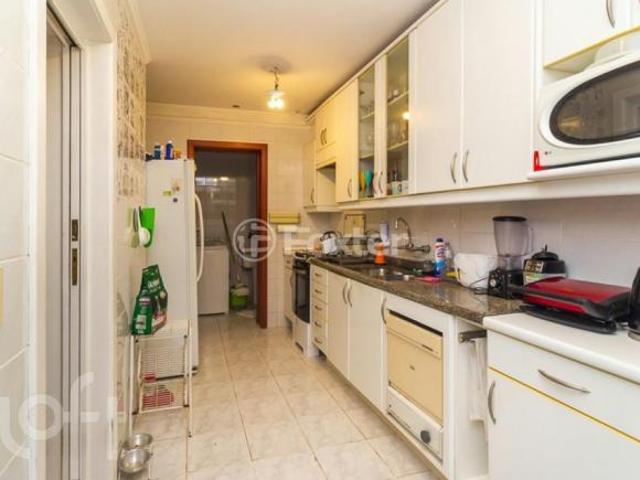 Casa em Condomínio, 3 dormitórios, 230.58 m², em Menino Deus