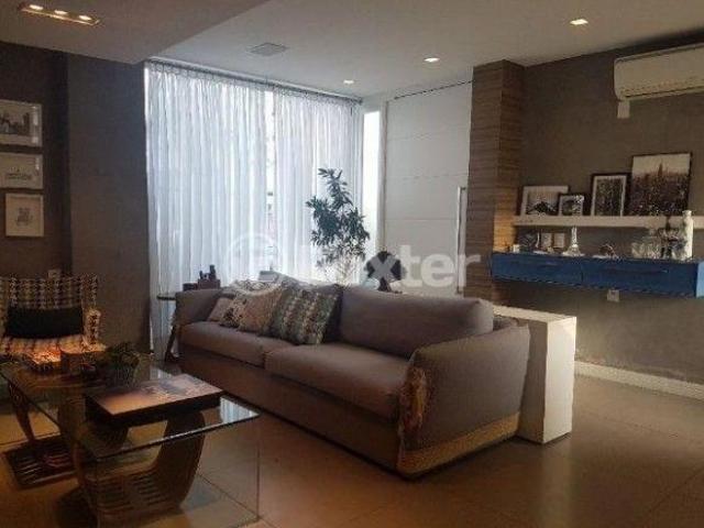 Casa em Condomínio, 3 dormitórios, 240.35 m², em Hípica