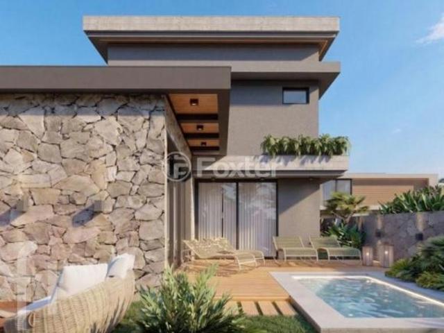 Casa em Condomínio, 3 dormitórios, 240 m², em Centro