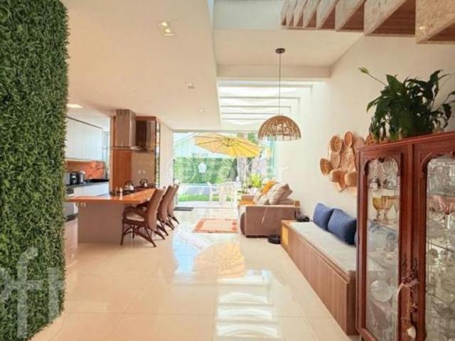 Casa em Condomínio, 3 dormitórios, 240 m², em Passo das Pedras