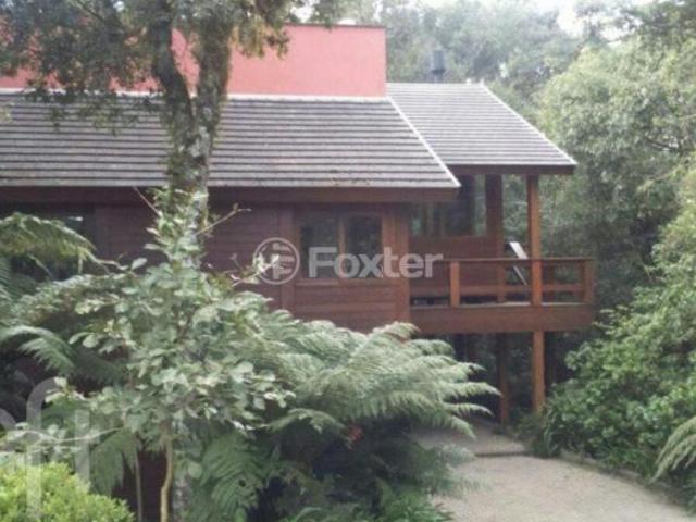 Casa em Condomínio, 3 dormitórios, 248 m², em Santa Terezinha