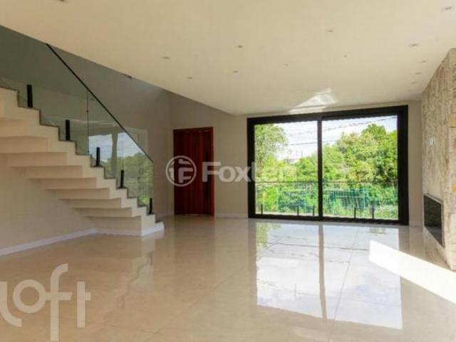 Casa em Condomínio, 3 dormitórios, 250 m², em Centro