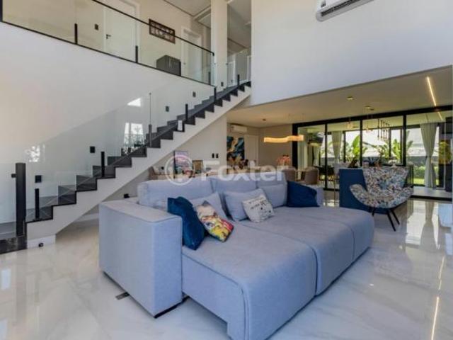 Casa em Condomínio, 3 dormitórios, 255.64 m², em Centro