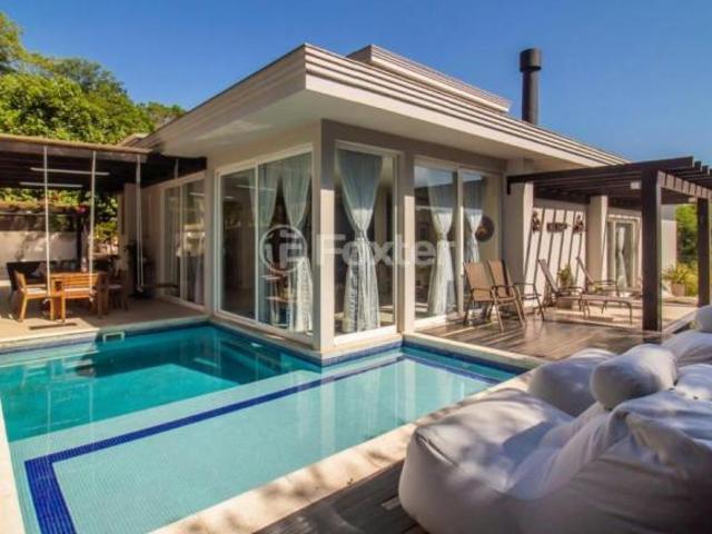 Casa em Condomínio, 3 dormitórios, 255 m², em São Lucas