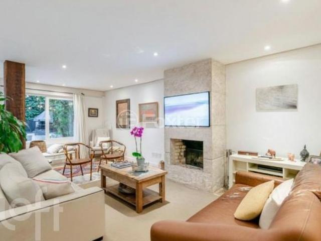 Casa em Condomínio, 3 dormitórios, 264 m², em Boa Vista