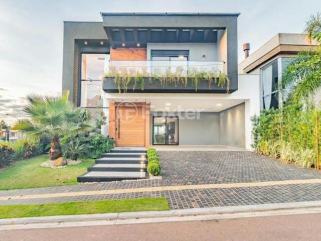 Casa em Condomínio, 3 dormitórios, 265 m², em Centro