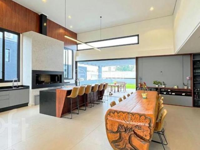Casa em Condomínio, 3 dormitórios, 270 m², em Vila Nova