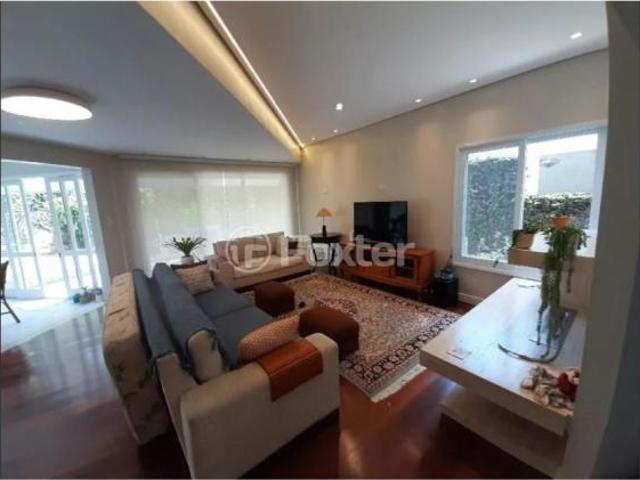 Casa em Condomínio, 3 dormitórios, 270 m², em Alphaville