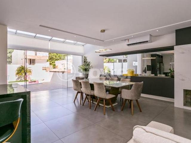 Casa em Condomínio, 3 dormitórios, 270 m², em Hípica