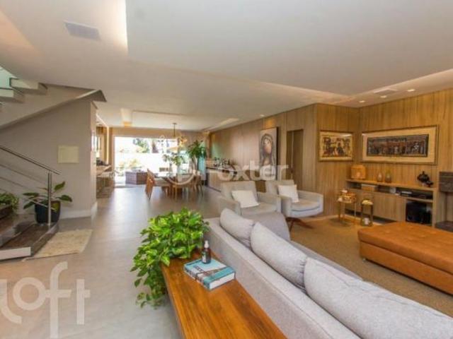 Casa em Condomínio, 3 dormitórios, 270 m², em Hípica