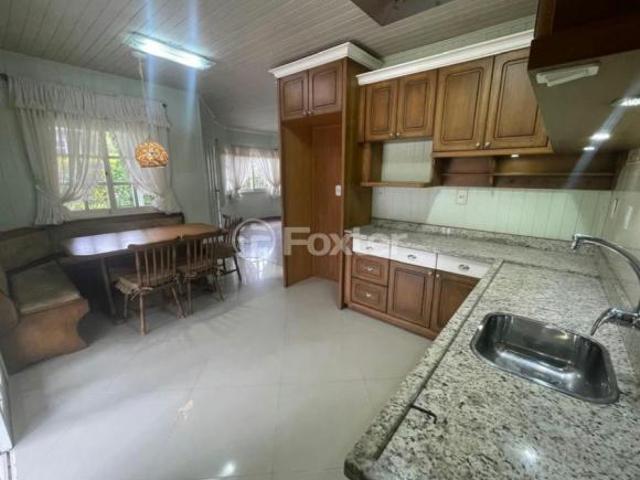 Casa em Condomínio, 3 dormitórios, 270 m², em Neópolis