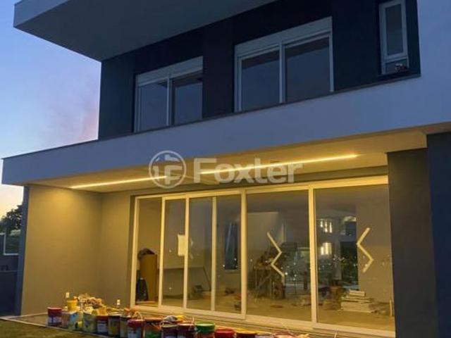 Casa em Condomínio, 3 dormitórios, 273 m², em Centro