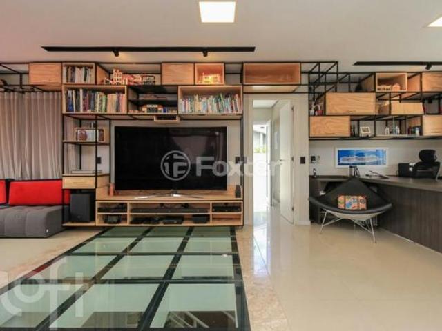 Casa em Condomínio, 3 dormitórios, 273 m², em Hípica