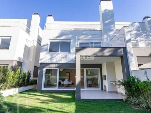 Casa em Condomínio, 3 dormitórios, 276.25 m², em Pedra Redonda